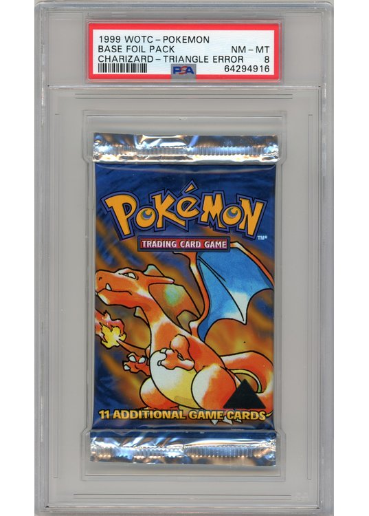 Base Set Black Triangle Booster Pakke - Charizard artwork PSA 8 - Gradede pokemon kort på ...